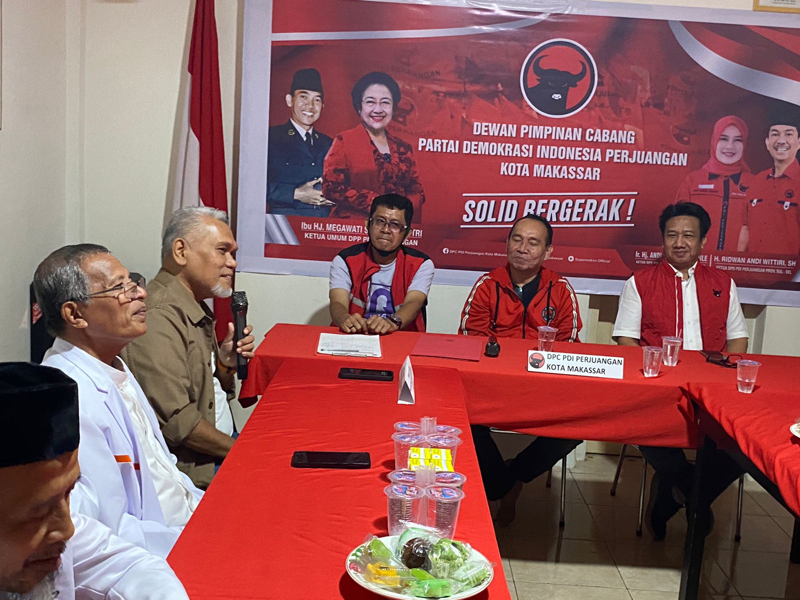 Amri Arsyid Ambil Formulir Pendaftaran di PDIP Makassar, Muncul Slogan ...